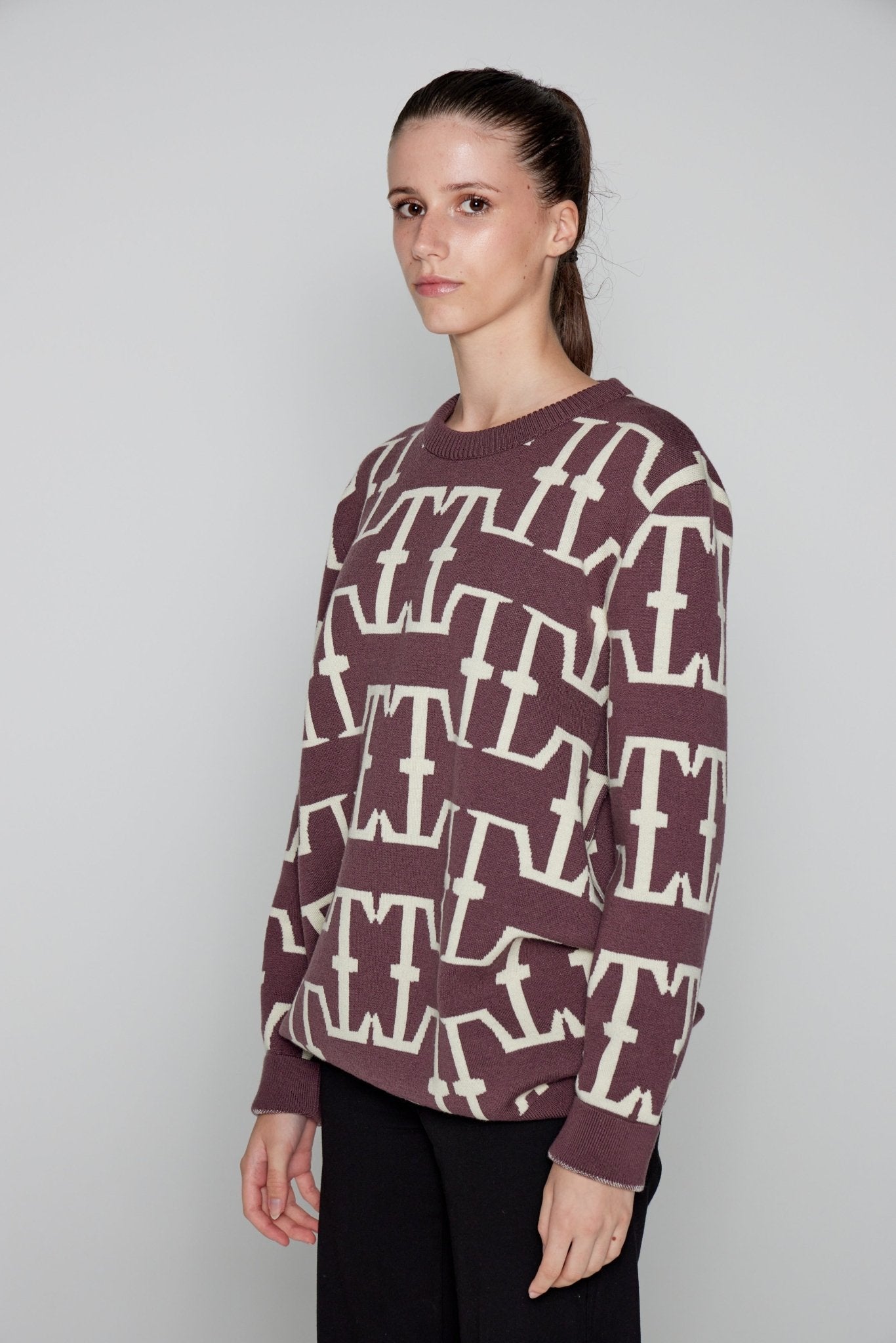 LOTHAIRE - Pull col rond chocolat - motif monogramme – Lothaire